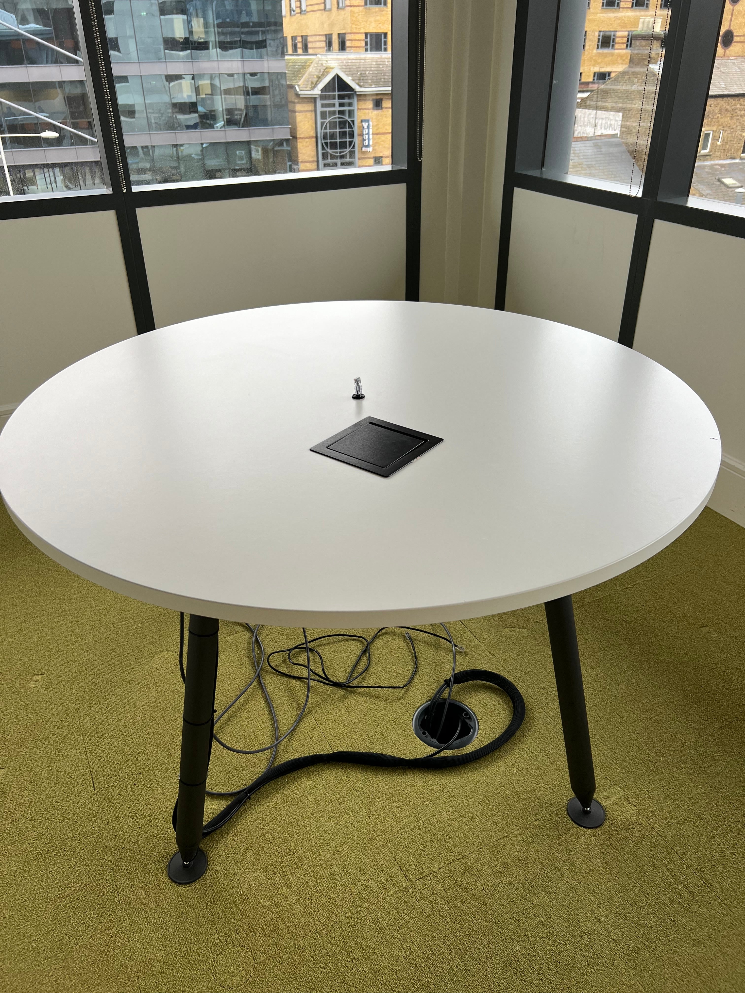 Round/Circular Meeting Tables – officecw